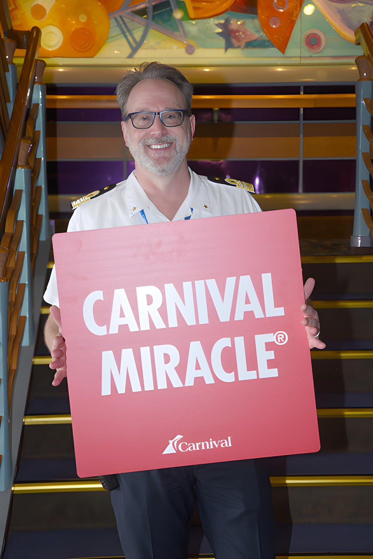 Photo | Carnival Miracle Hotel Director Mark Damm welcomes the first ...