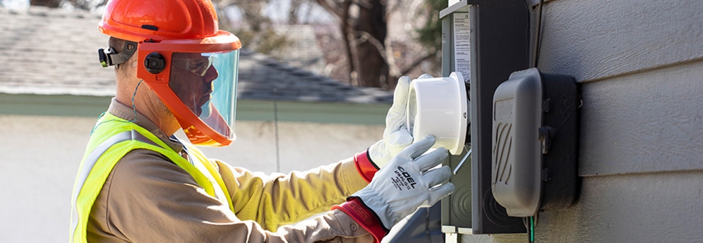 Energy 101: What makes a smart meter smart | Xcel Energy Stories