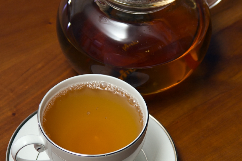 Photo | Green Tea in Cup with Tea Pot | American Heart Association