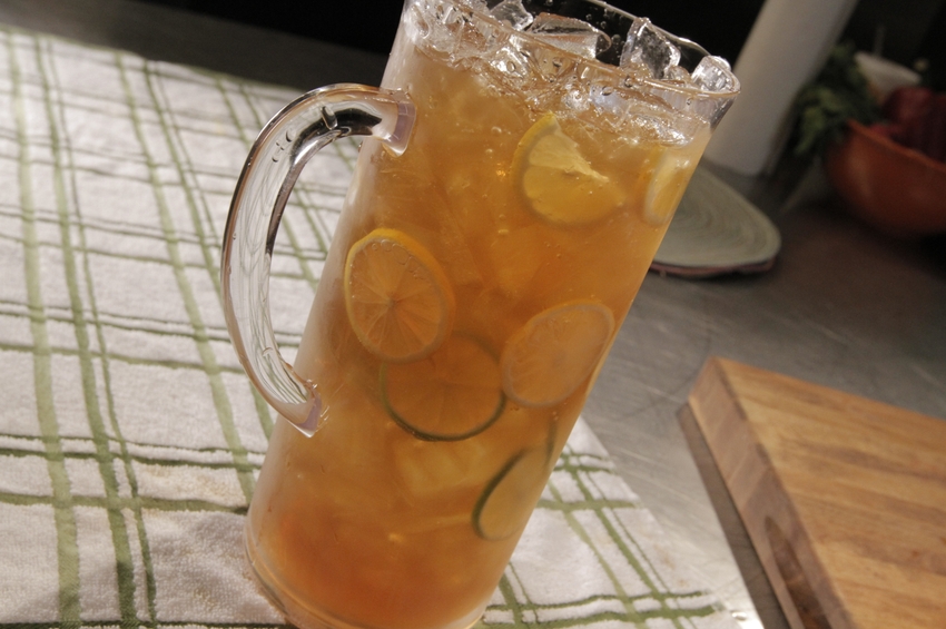 Photo | Pitcher of iced tea with lemon 2 | American Heart Association