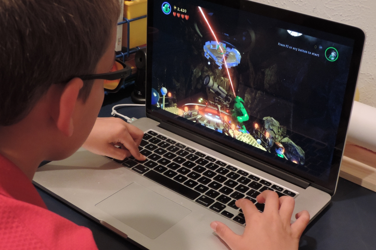 Screen time (TV/video games/computers/phones) | American Heart Association