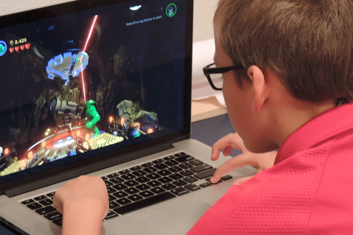 Screen time (TV/video games/computers/phones) | American Heart Association