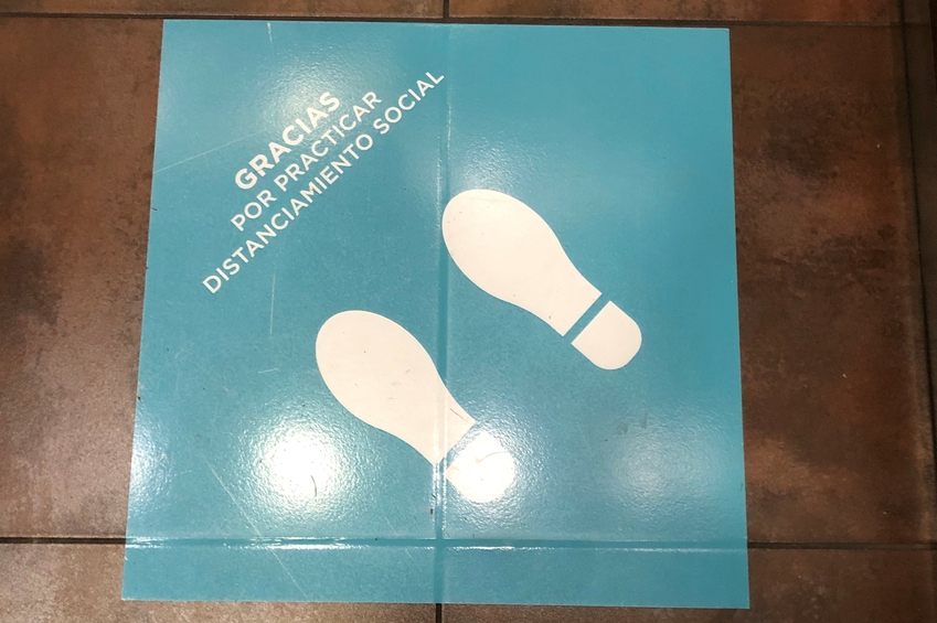 Photo | Social distancing sign in Spanish | American Heart Association