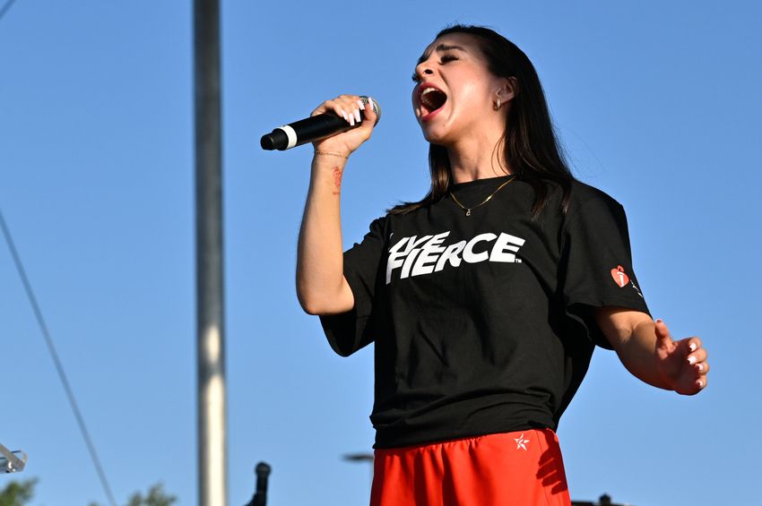 Photo | Heart Walk - Miss North Texas Chloe Burke Sings National Anthem ...