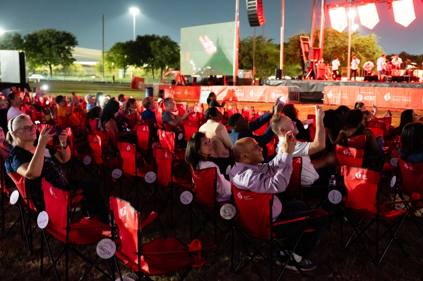 Photo | Lanzamiento de Dallas Heart Walk y espectáculo de drones ...