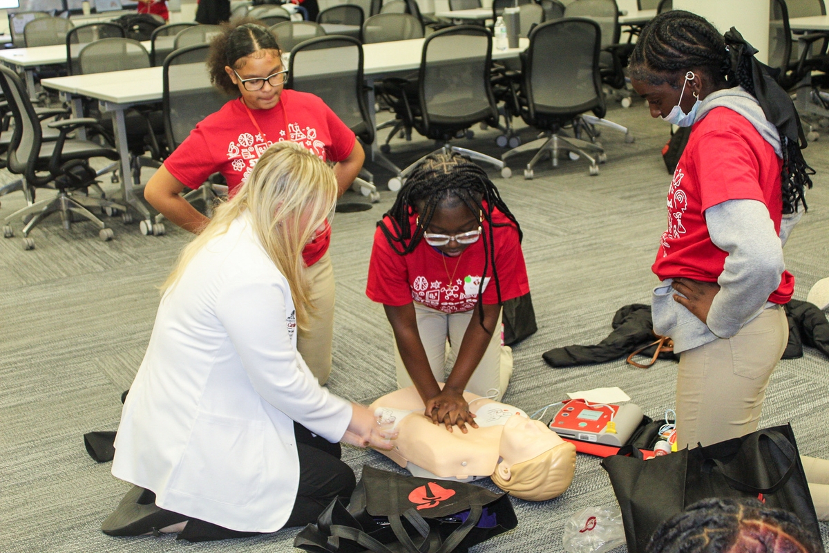 Upstate medical students inspire middle school girls to become next ...