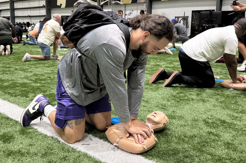 Photo | LA coaches learn hands-only CPR 2 | American Heart Association