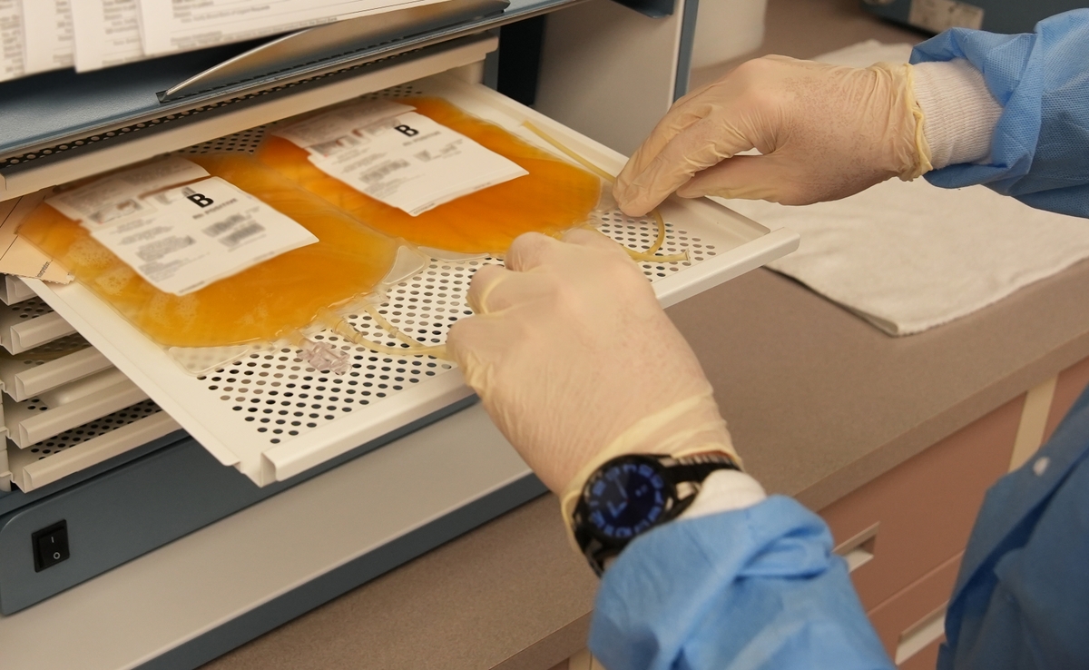 Photo | Lab staff working with platelet samples | American Heart ...
