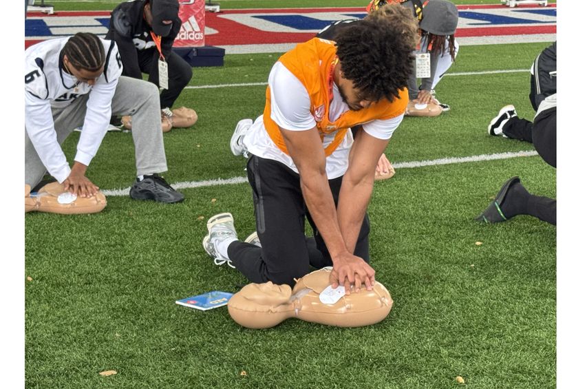 Los jugadores del Senior Bowl aprenden RCP y se unen al movimiento ...