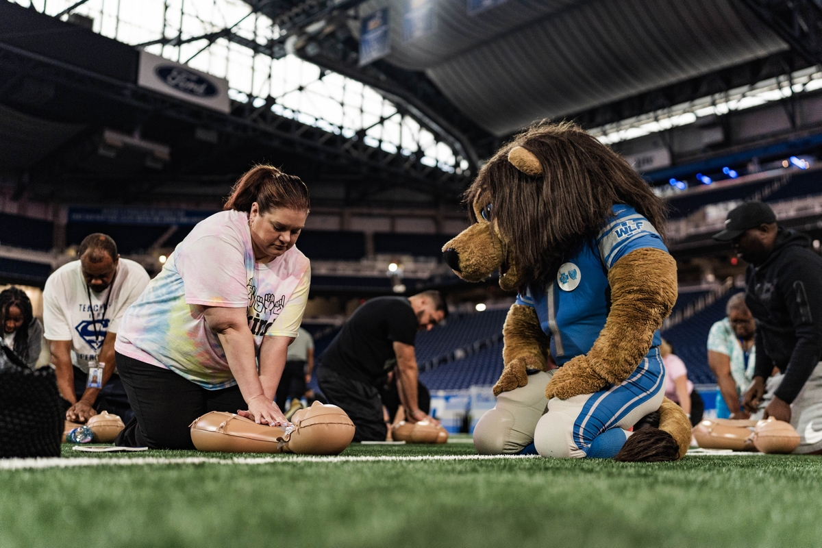 Photo | Detroit Lions Mascot, Roary, at CPR training event | American ...
