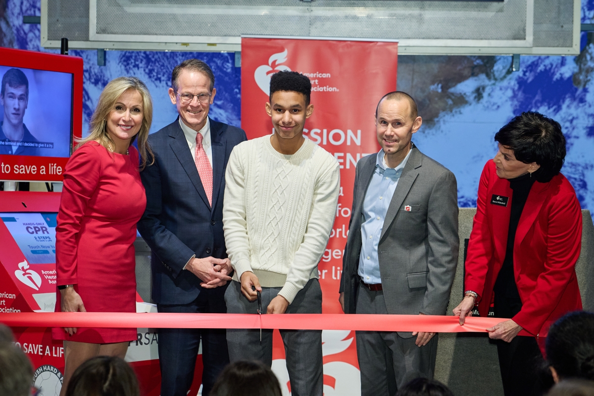 American Heart Association Unveils Hands-Only CPR Training Kiosk at ...