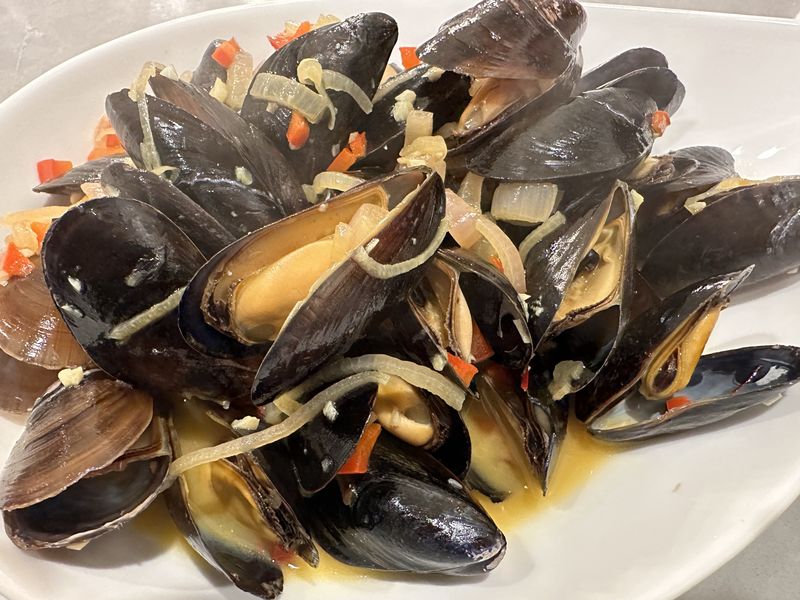Sous Vide Mussels with Saffron Garlic Sauce Recipe