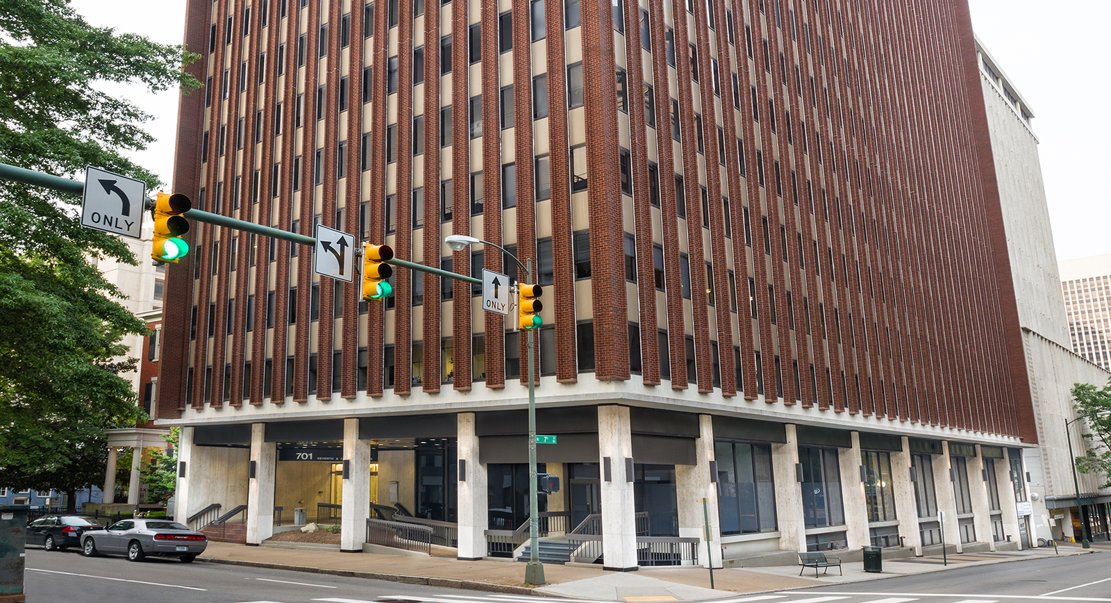 701 E. Franklin Street - Commonwealth Commercial Properties