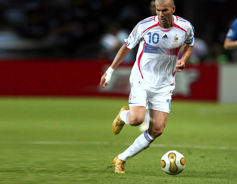 Zinedine Zidane est un footballeur français- Journal