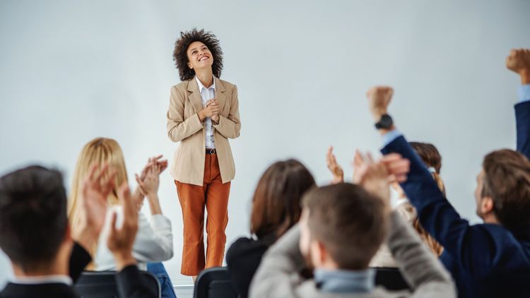 Como falar em público: dicas para lidar com a ansiedade