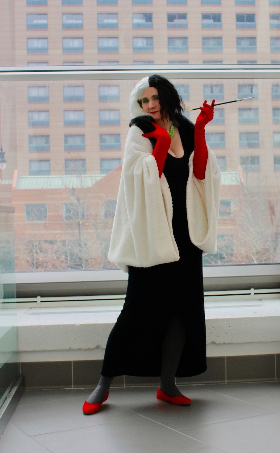 Cosplay.com - photo Cruella de Vil by user gypsy_girl