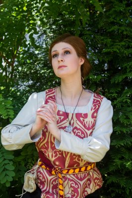 Cosplay.com - Amicia De Rune from A Plague Tale by horrorqueencos