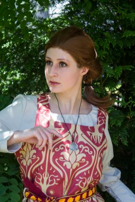 Cosplay.com - Amicia De Rune from A Plague Tale by horrorqueencos