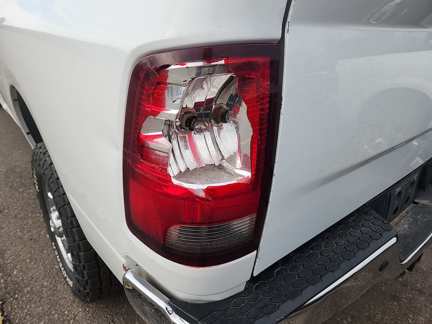 RF Fender (Dent/Paint Dmg)