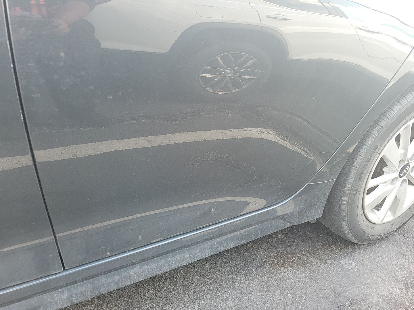 R Qtr Panel (Light Mult Scratches)