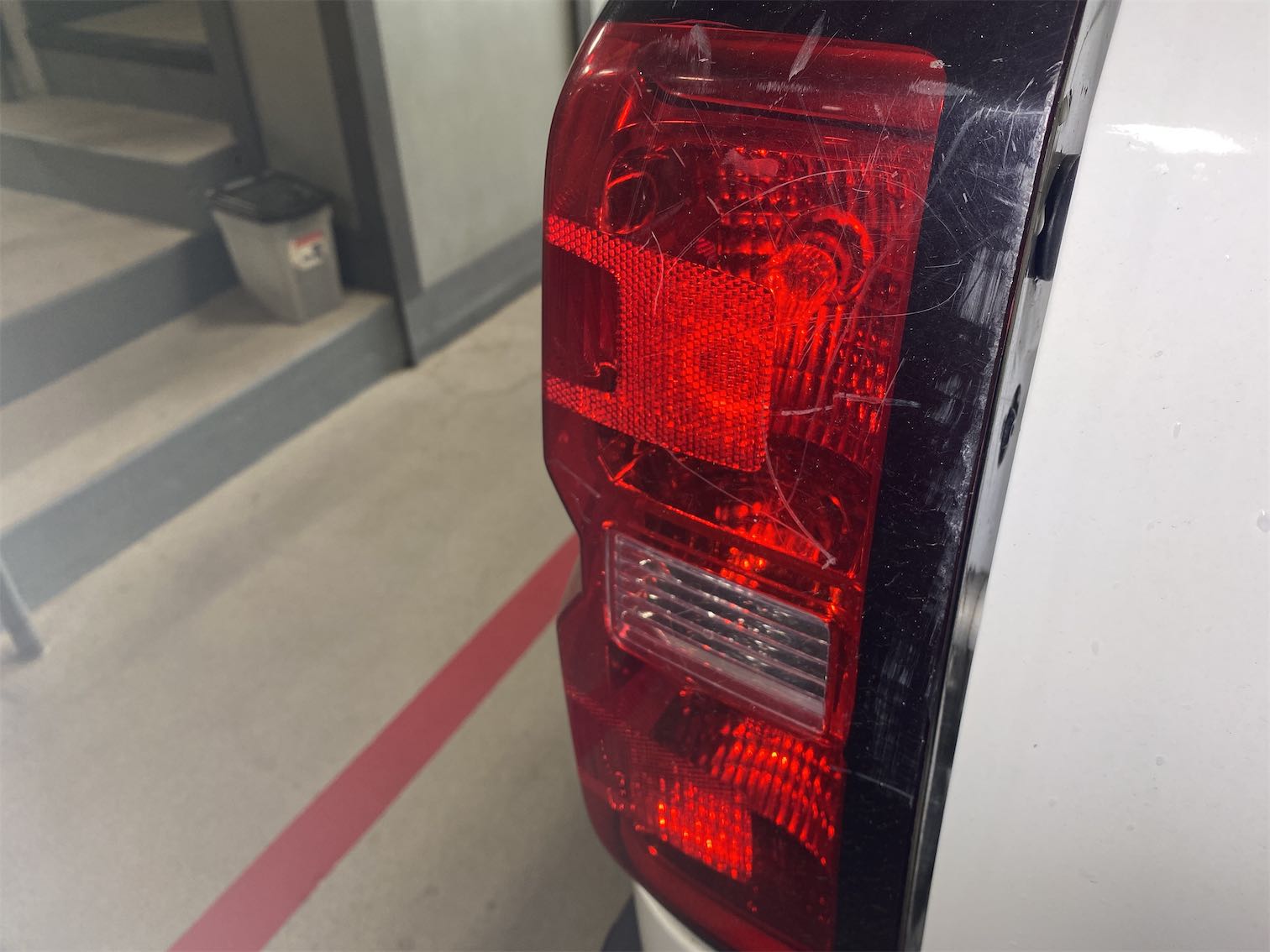 R Bed Side (Chipped)