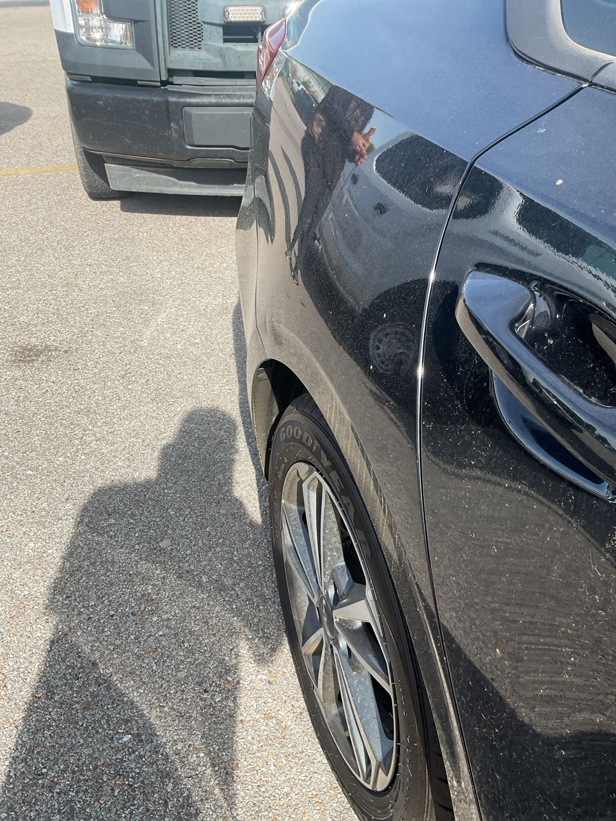 RF Fender (Dent/No Paint Dmg)