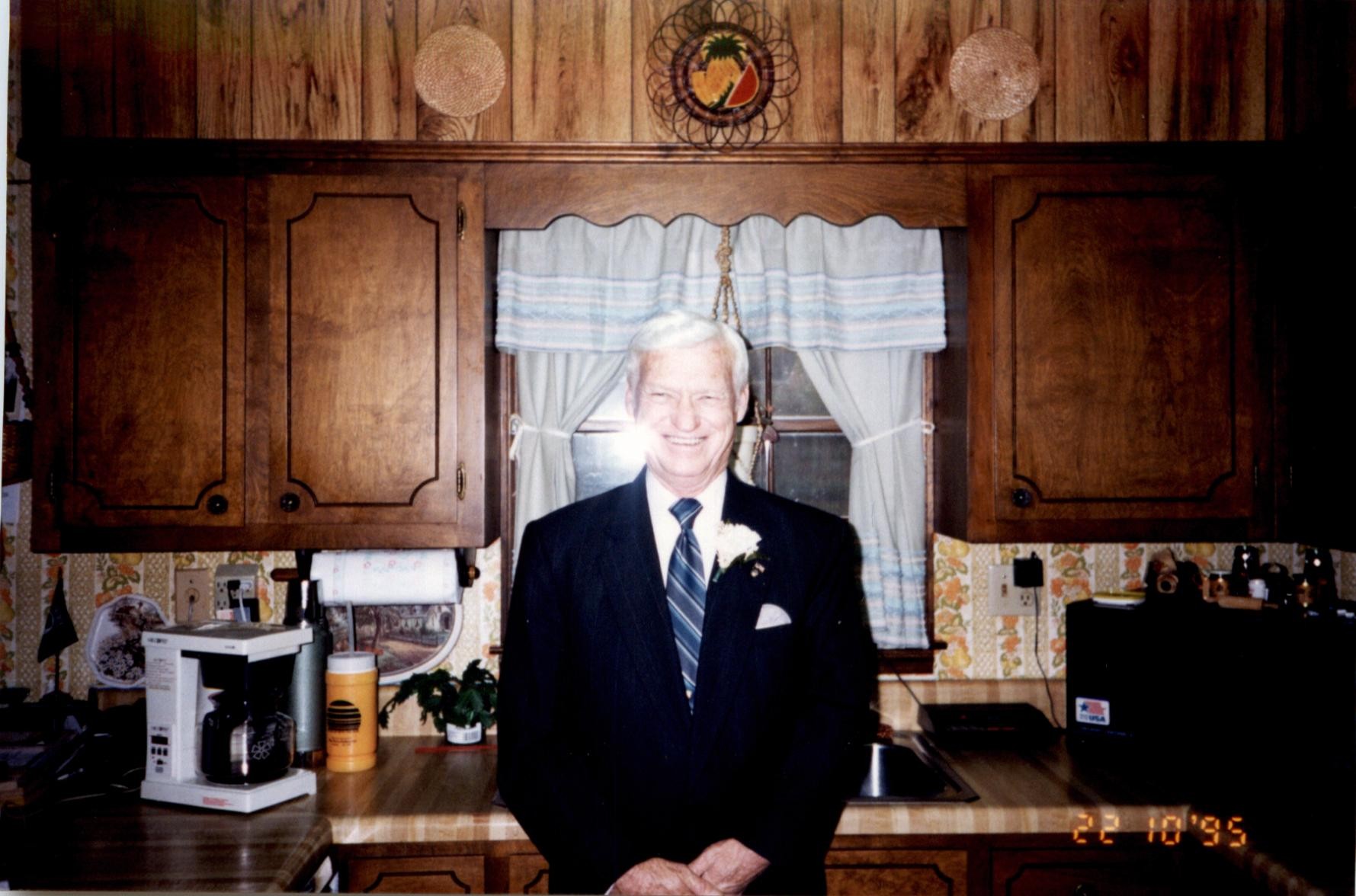 Tribute for Vernon Leo Goodwin Sr. (Photo album)