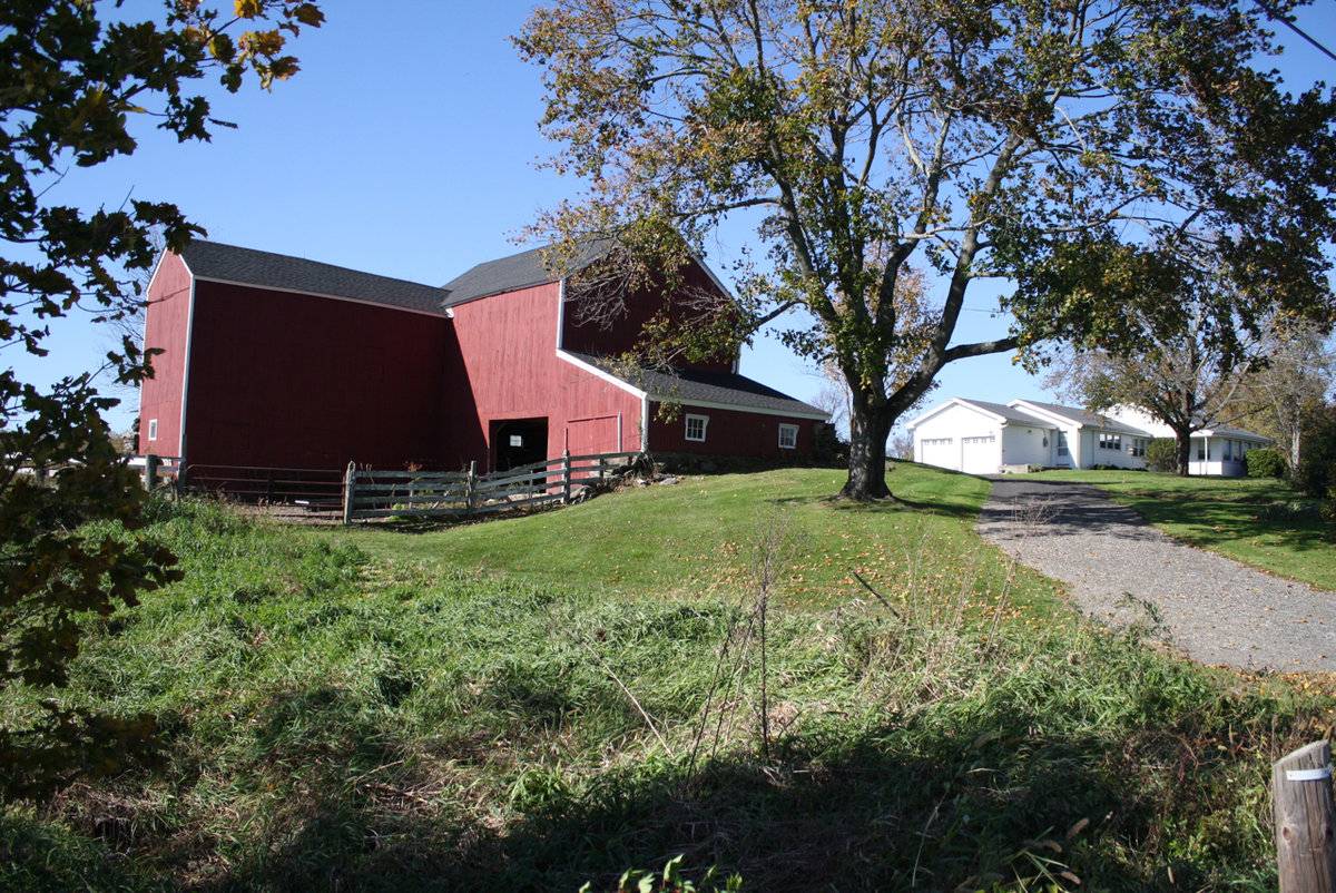 64 Town Line Road, Bridgewater () | Historic Barns of Connecticut
