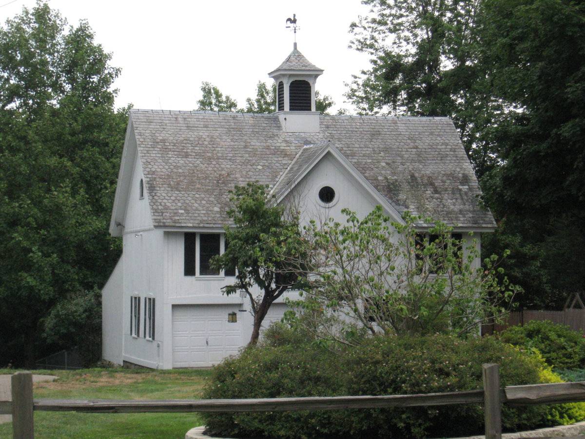 Lester Beecher Carriage House (1166 Marion Avenue, Southington (Central ...