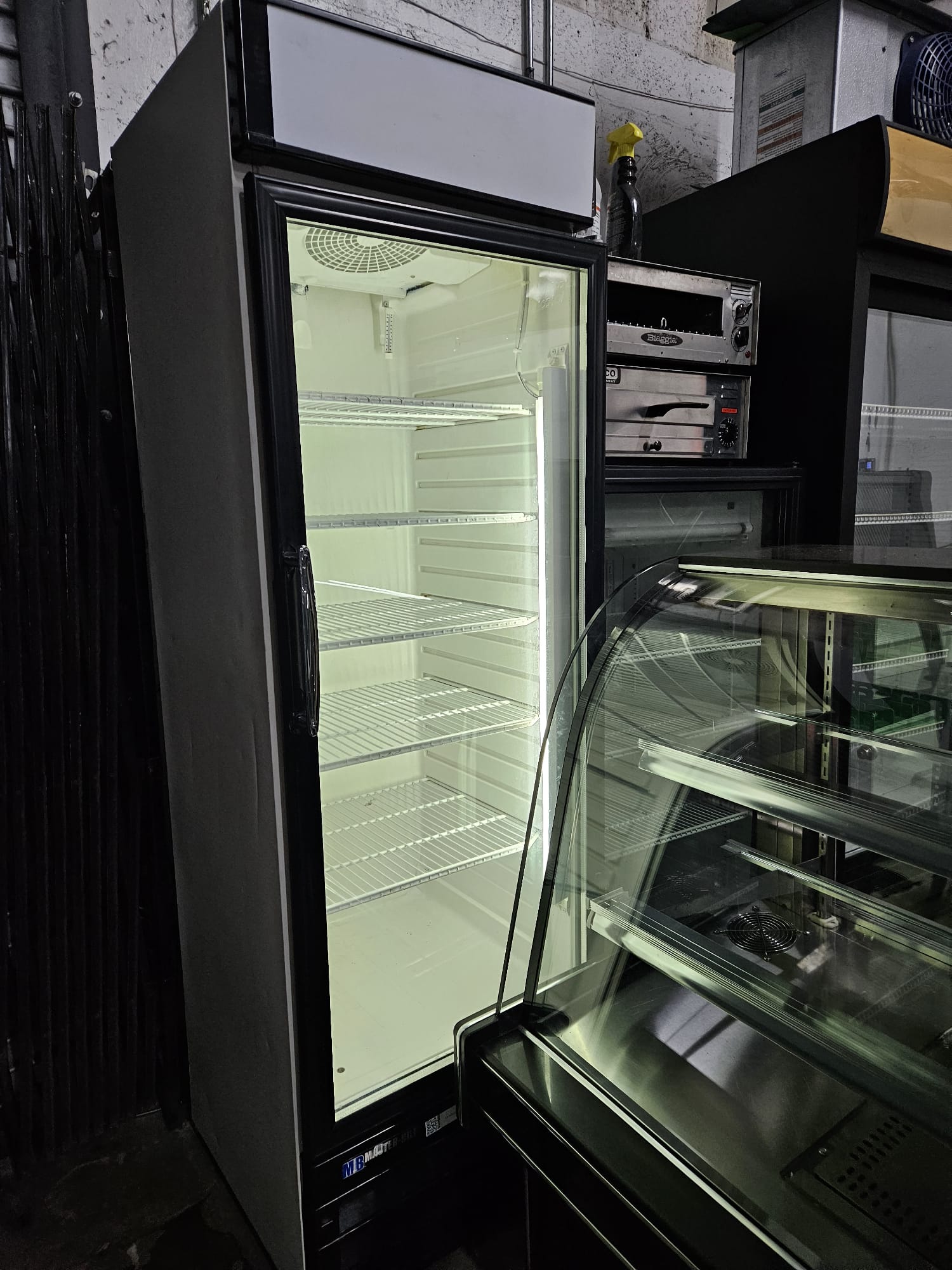 Used working 1 glass door comercial restaurant Culinary Agents