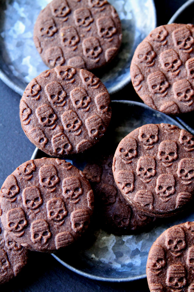 Mexican Chocolate Day of the Dead Sandwich Cookies – A Cup of Sugar … A ...
