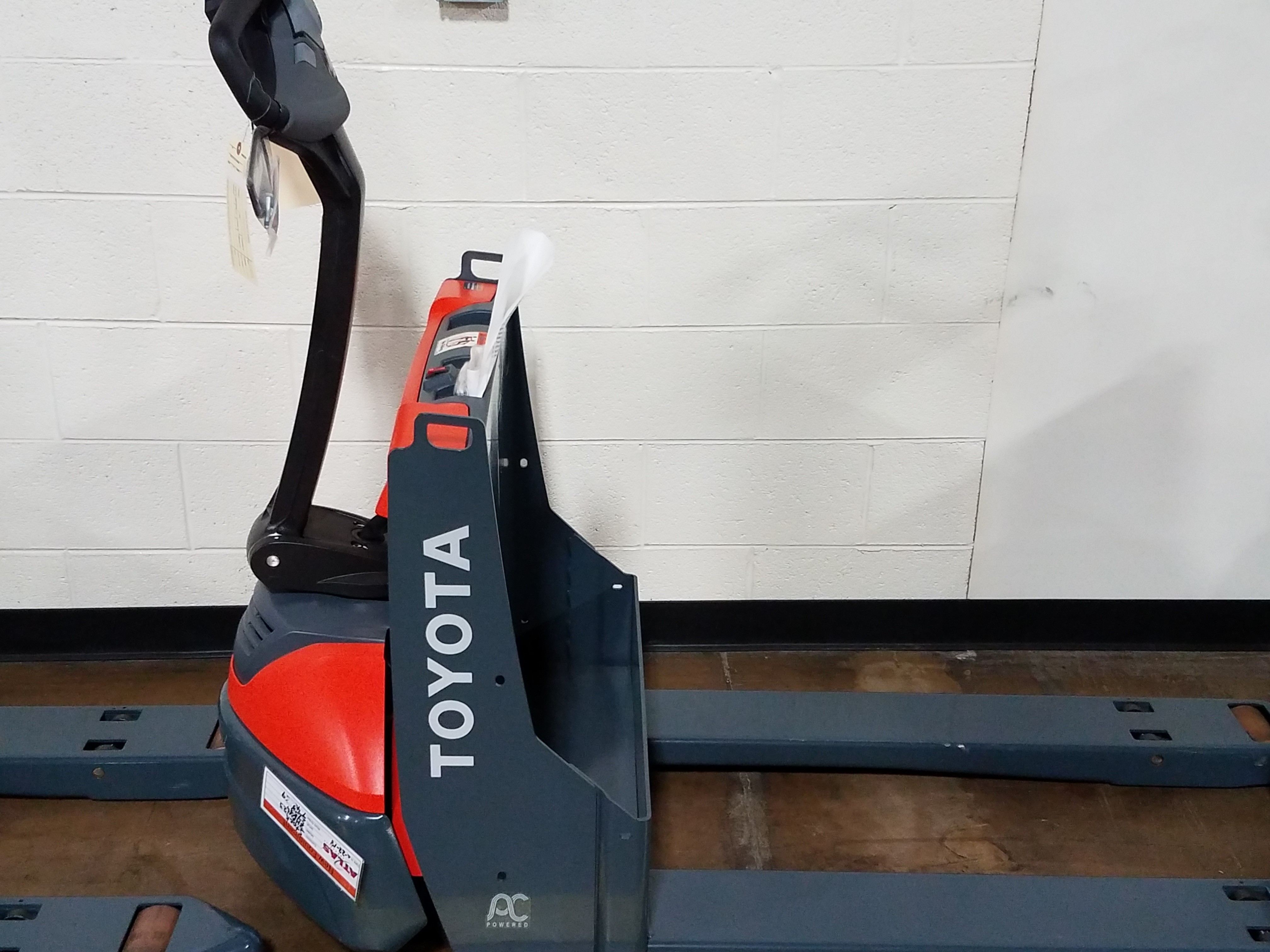 2017 Toyota Industrial Equipment 8HBW23