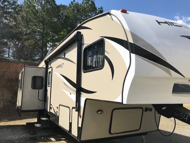 New 2019 Keystone Hideout 303rli Fifth Wheels