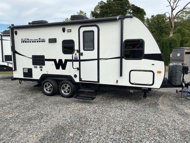 Used, 2014, Winnebago, Minnie 2101DS, Travel Trailers
