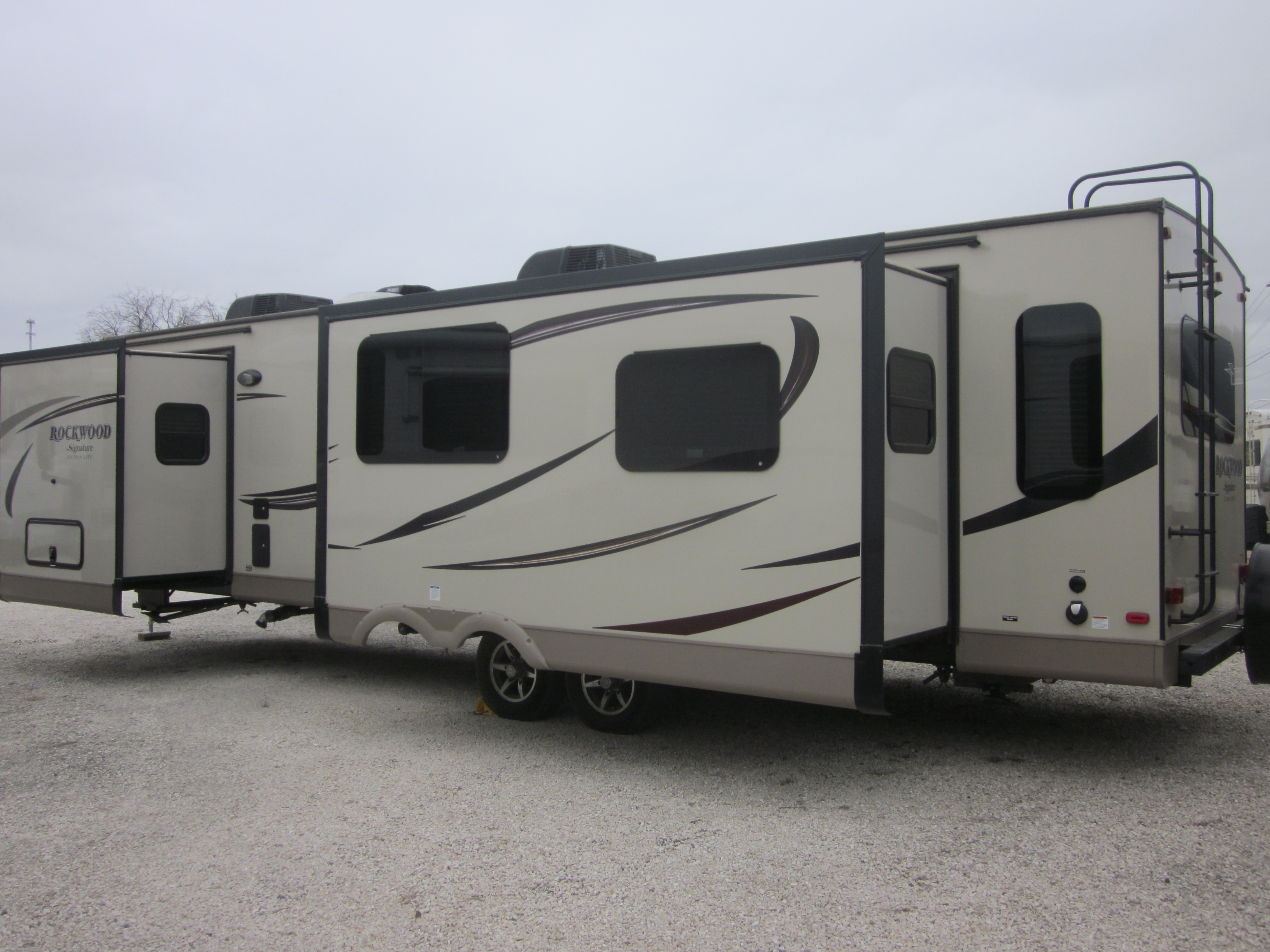 2016 Rockwood Signature Ultra Lite 8328BS