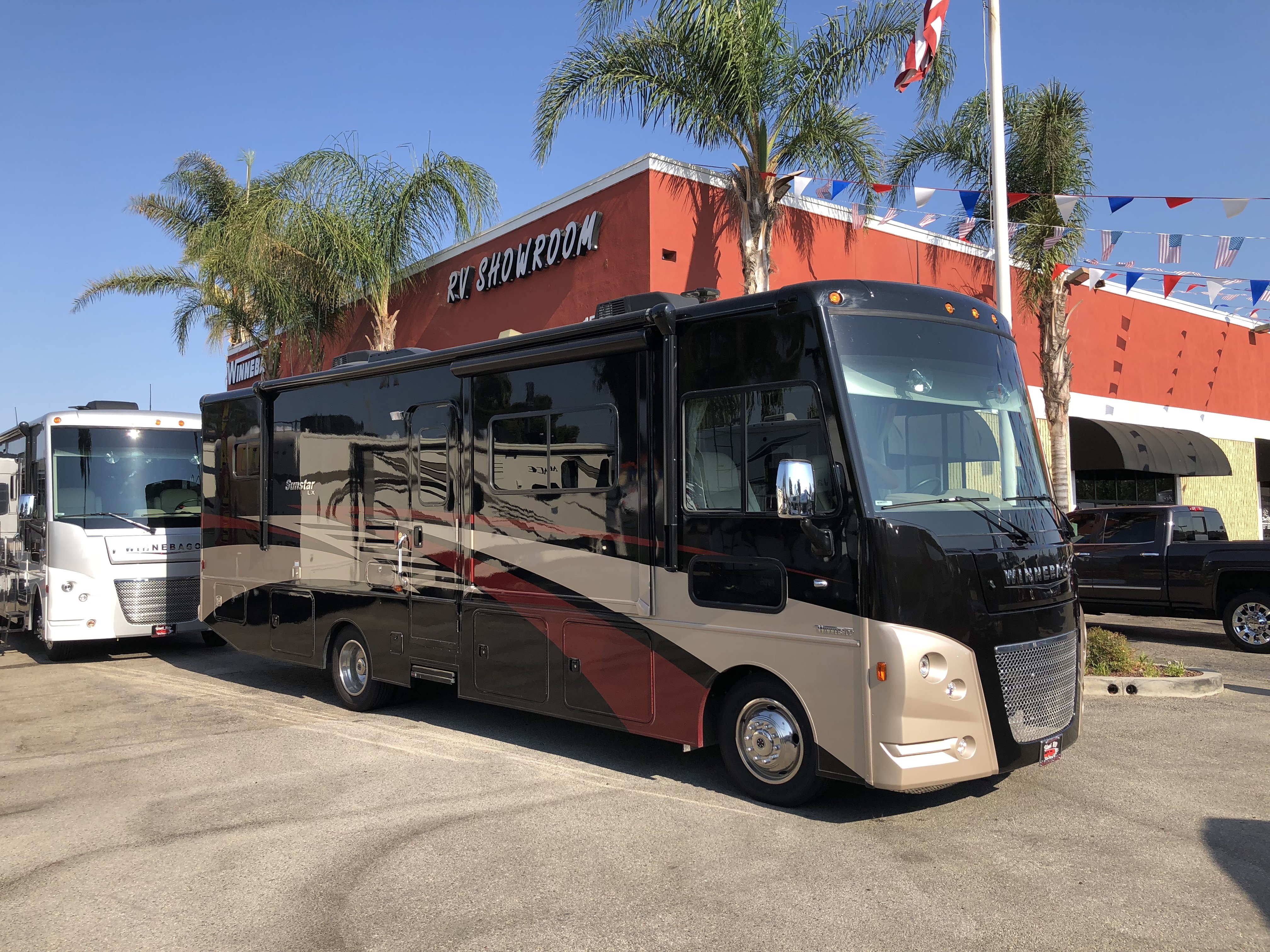 2019 Winnebago SUNSTAR LX 30T