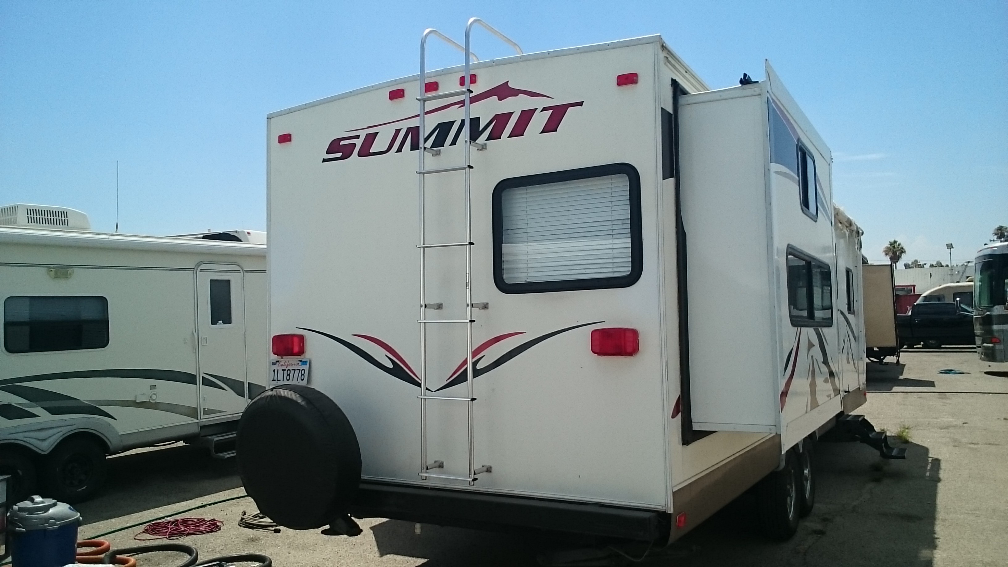 2009 Summit by MVP RV Summit 29DDS TT