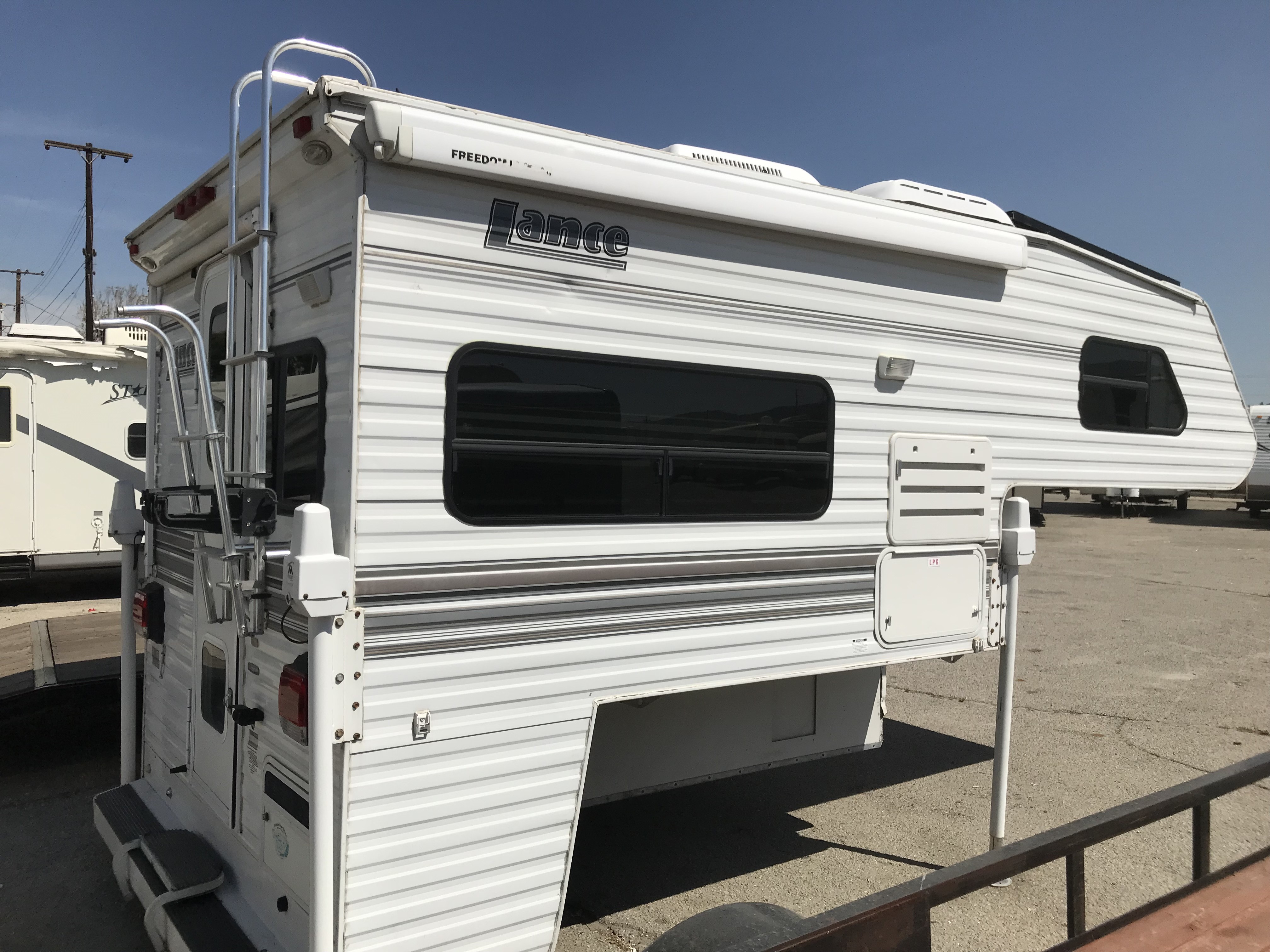 Used, 2004, Lance, Camper 820, Cabover Trucks