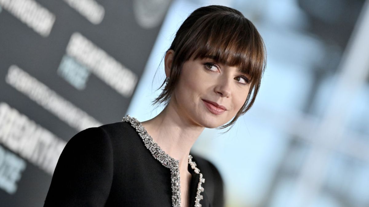 Quién es Lilly Collins, la actriz del live action de 'Polly Pocket'