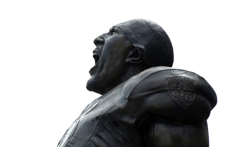 Ray Lewis statue unveiled