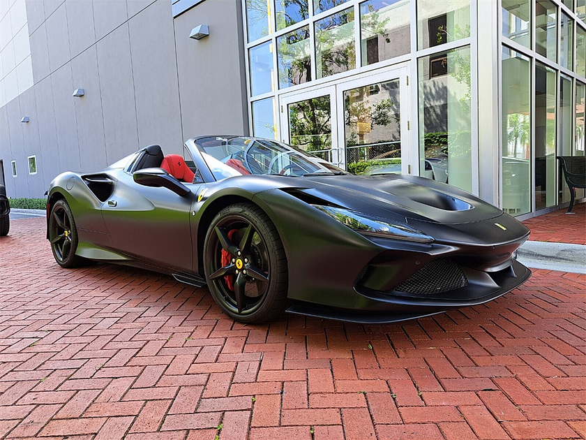 Black Ferrari Spider 2022