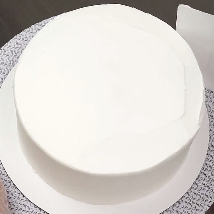 How-To Base Ice a Cake | DecoPac