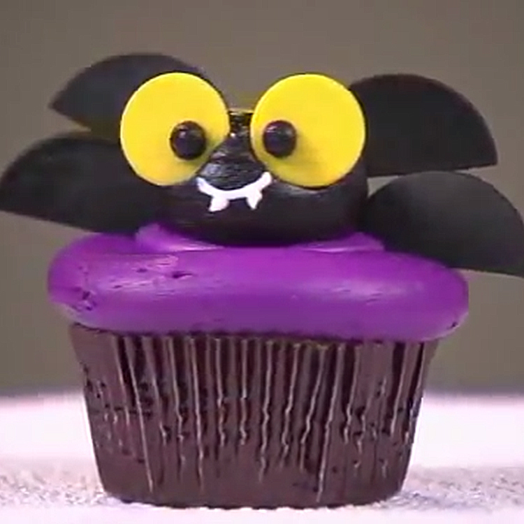 How-To Make Fondant Bats Cupcakes | DecoPac