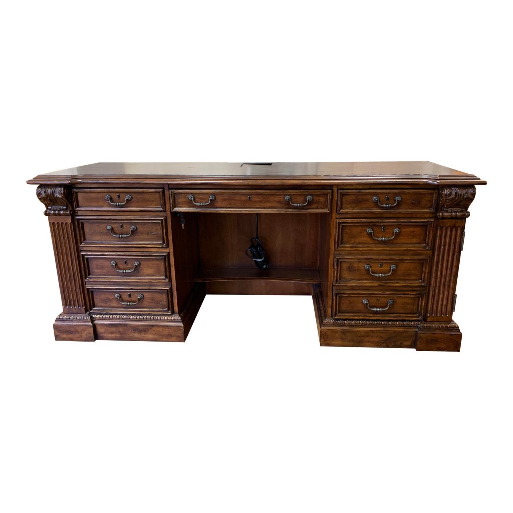 Sligh Laredo Traditional Executive Desk. Original Price: $2,000 ...