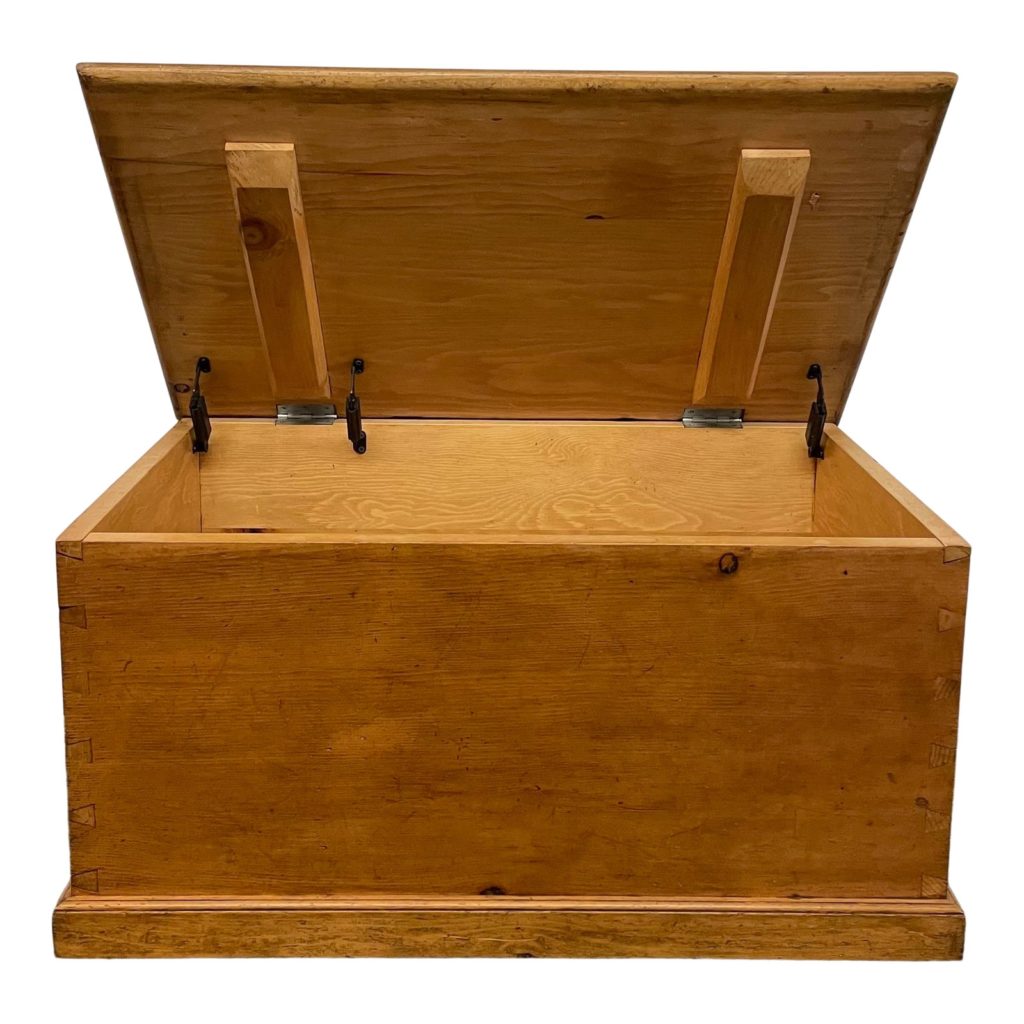 Primitive Blanket + Storage Chest - Design Plus Gallery