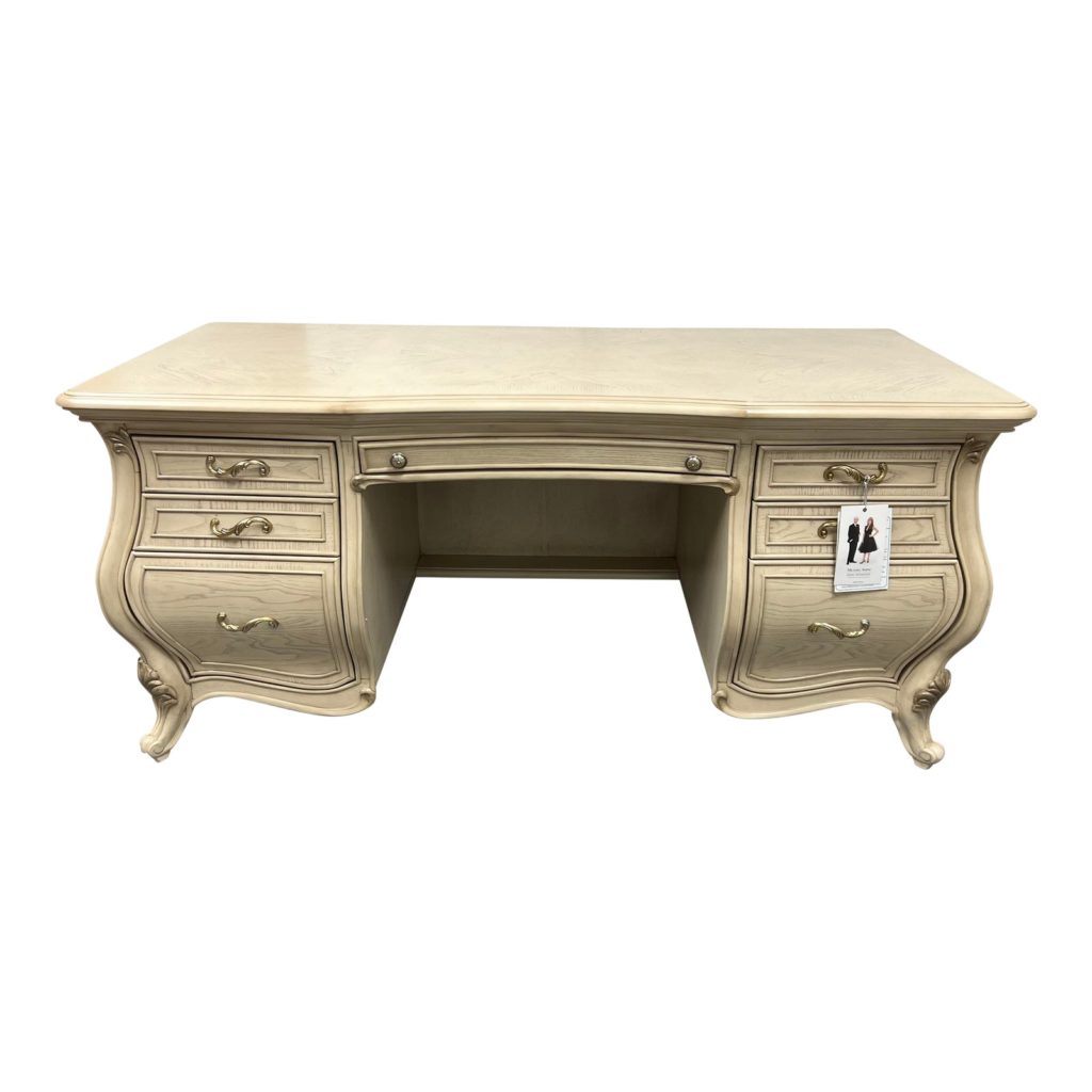 Aico Furniture Michael Amini & Jane Seymour Platine De Royale Champagne ...