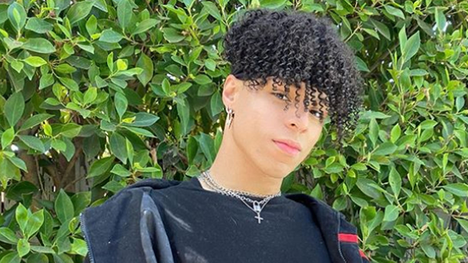 TikToker Larray sparks backlash for joking he "pretended" to be gay - Dexerto