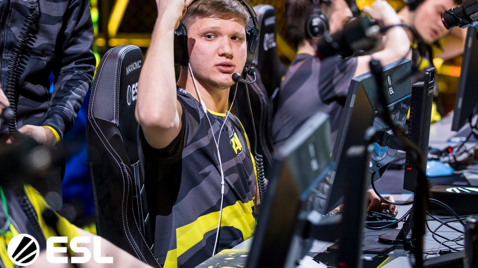 S1mple & dev1ce hit out at Twitch and YouTube over CSGO scam streams ...