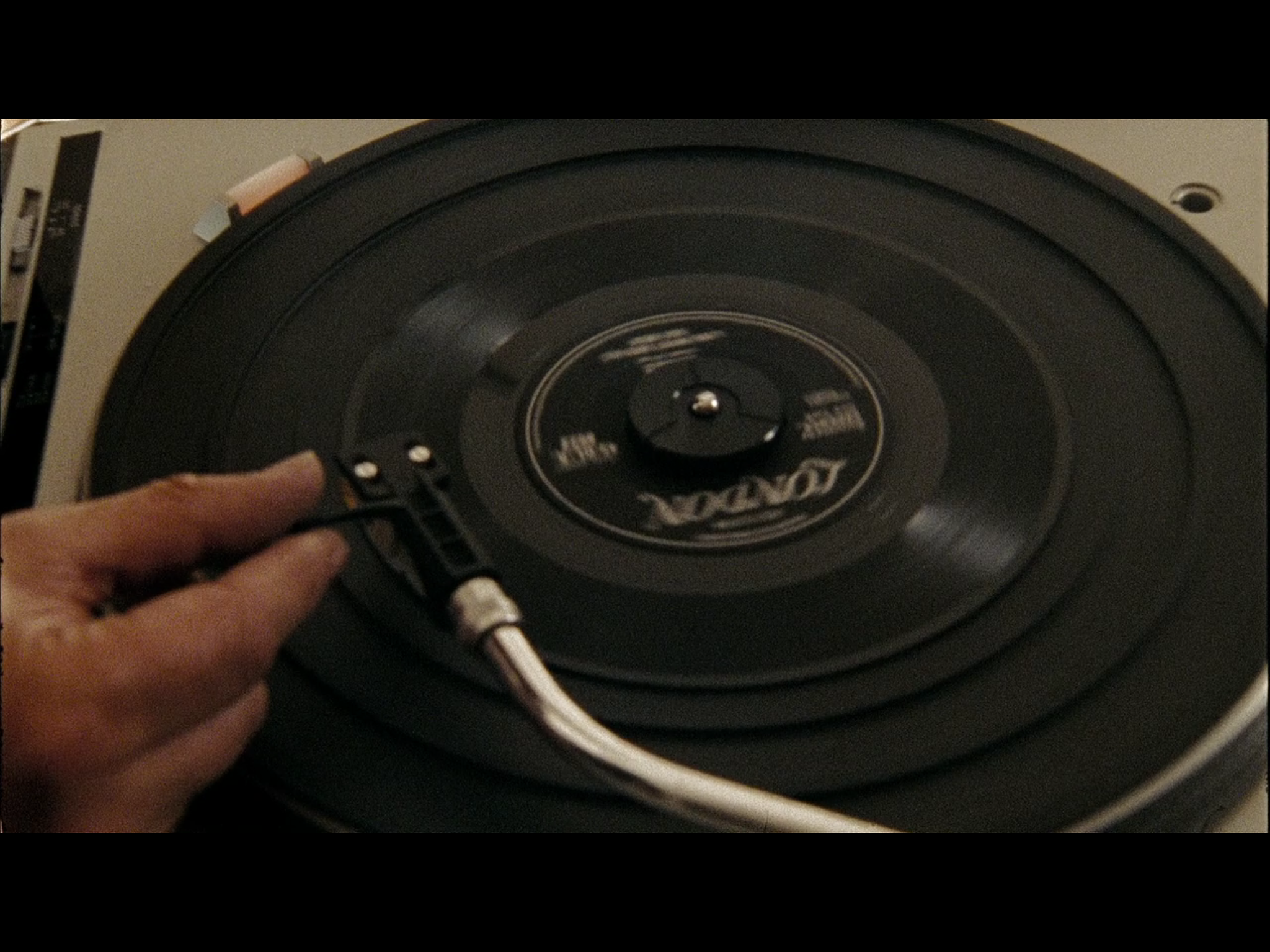What turntable is Jimmy Page using in the movie "It Might Get Loud ...