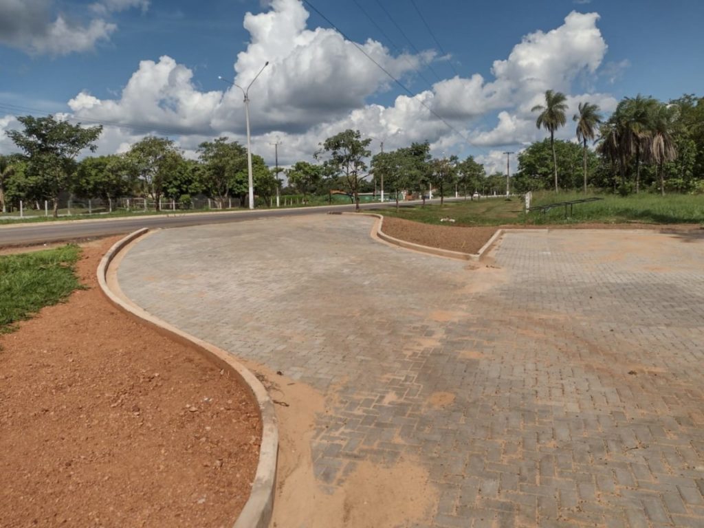 Obra do Pátio de Estacionamento e Manobras do Empório Guimarães ...